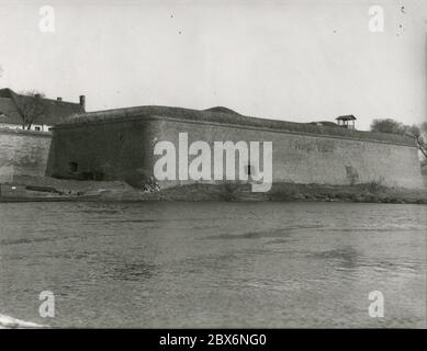 SA visits the castle museum Heinrich Hoffmann Photographs 1933 Adolf ...