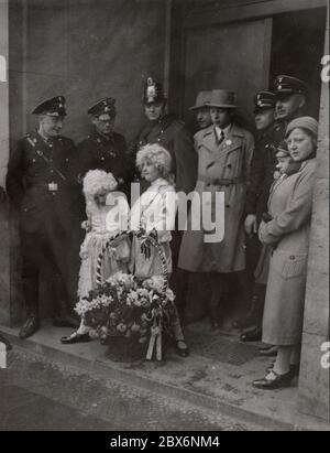 Congratulations on Hitler's birthday on April 20, 35 Heinrich Hoffmann ...