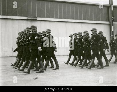Member of the 'Adolf-Hitler-SS-Guards' in Vienna, 1938 Stock Photo - Alamy