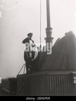 Deployment of the police under the linden trees. Heinrich Hoffmann ...