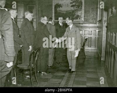 Goebbels at the press conference - Hanke Heinrich Hoffmann Photographs ...