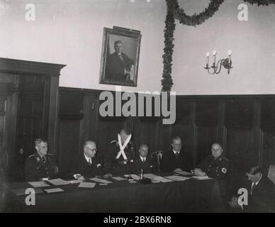 Reichsleiter Amann speaks Heinrich Hoffmann Photographs 1933 Adolf ...