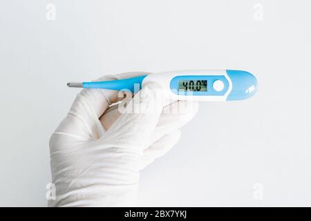 Medical thermometer showing 40 ° Stock Photo - Alamy