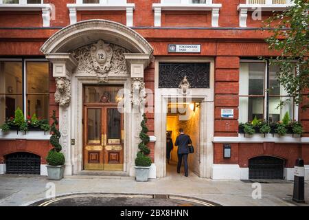 Tokenhouse Yard is named for an estatoblishment for the exchange of ...