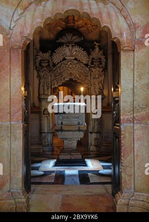 The Edicule, which encloses what is believed to be the tomb of Jesus ...