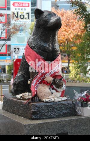 A statue of the famous dog Hachiko, outside of Shibuya Station in ...