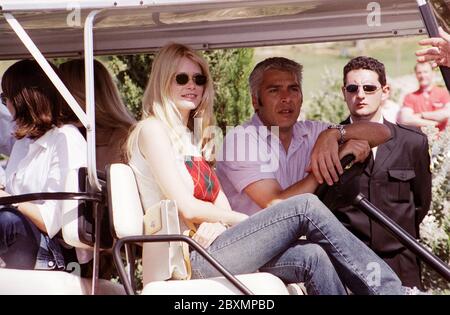 Model Claudia Schiffer mit Schwester Ann Carolin (Mitte) und Bruder ...