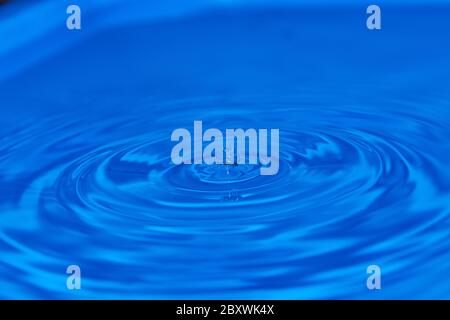 A drop of water falling freely Stock Photo - Alamy