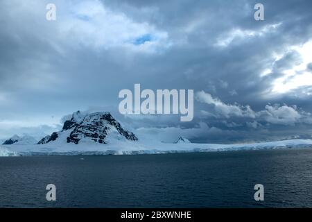 Inhospitable terrain on Antarctica Stock Photo - Alamy