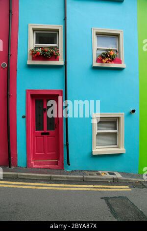 Brightly painted Irish houses and windows in Kinsale, County Cork ...