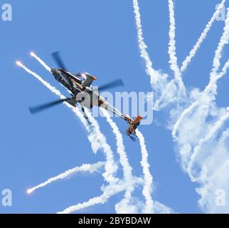 Apache AH-64D Solo Display Team Stock Photo - Alamy