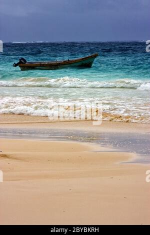 motor boat boat and coastline in mexico Stock Photo - Alamy