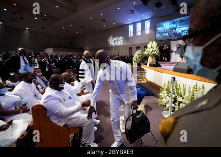 Actor Jamie Foxx, right, speaks with Rodney Floyd during the funeral ...