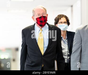 United States Senator Lamar Alexander (Republican of Tennessee), center ...