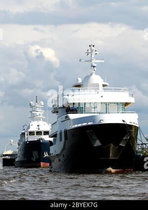 Shipyard, ship new building, quay, Emden, Germany Stock Photo - Alamy