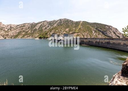 Dam at Segre river, Oliana, Spain Stock Photo - Alamy