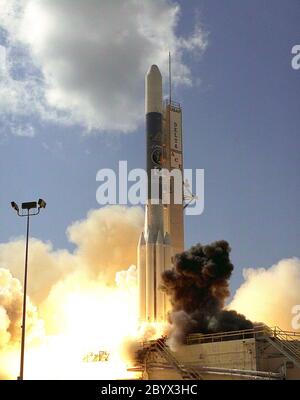 A commercial Delta II lifts off in a successful launch from complex 17B ...