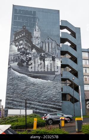 Mural on the Graham Hills Building of Strathclyde University Glasgow ...