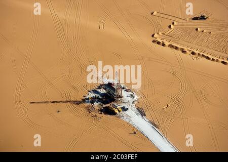 An oil company rig drilling for oil, Sahara desert Stock Photo - Alamy