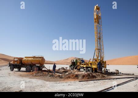 An oil company rig drilling for oil, Sahara desert Stock Photo - Alamy