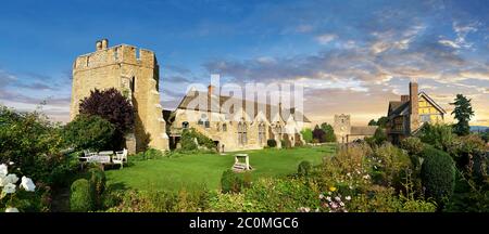 The Medieval hall and tower of the 1280s, Stokesay Castle, Shropshire ...