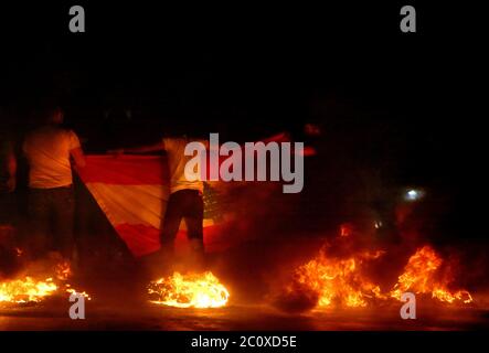 Flag burning - Lebanon Stock Photo - Alamy