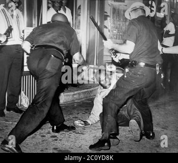 Violence against police officers. Exercise of an anti riot police unit ...