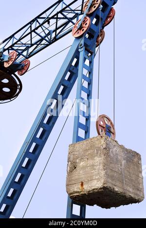 Counterweight on the cable car Stock Photo - Alamy