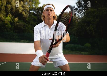Caucasian man training on a tennis court Stock Photo - Alamy