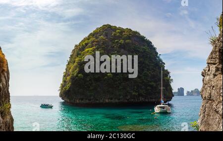 Panorama of Maya bay on Koh Phi Phi Leh island, Thailand in a summer day Stock Photo - Alamy