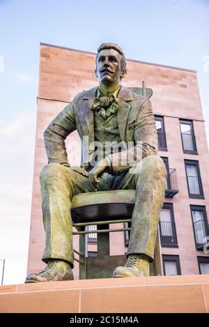 Charles Rennie Mackintosh statue by Andy Scott, Elliot Street ...