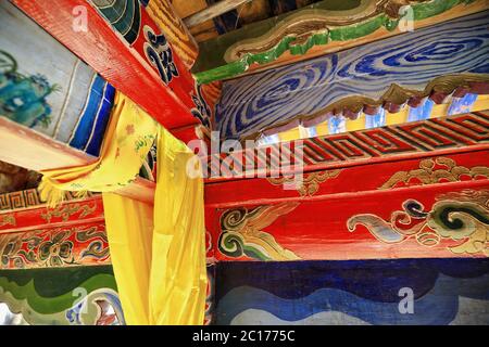 Dougong wooden brackets-traditional Chinese roof timber frame. Qianfo ...