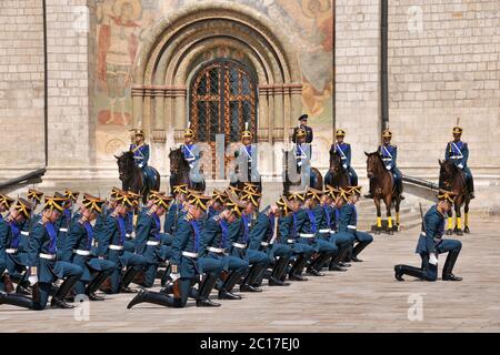 Soldier of the Kremlin or Presidential Regiment on guard duty at Tomb ...