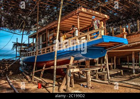 Shipbuilders at work in Tana Beru, Sulawesi, one of the four Great ...