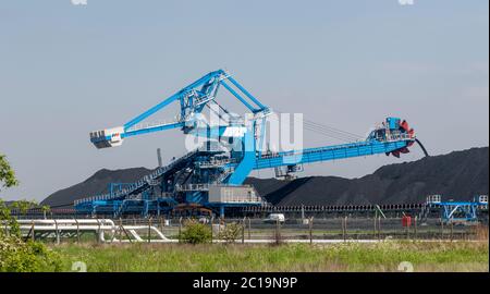ABP Immingham bulk terminal with Voest-Alpine materials handling ...