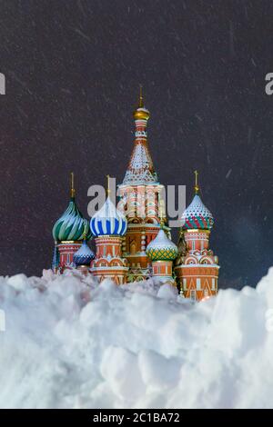 St. Basil Cathedral seen through the snow. Red Square, Moscow, Russia ...
