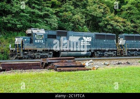 EMD SD40E locomotives on banker duty, Horseshoe Curve, Logan Township ...
