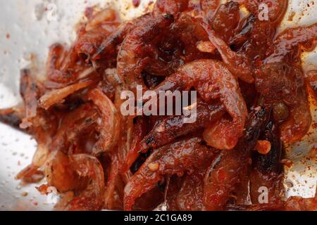 Fried dried chili prawns served on a banana leaf Stock Photo - Alamy