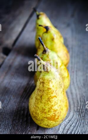 Yellow pears in a row Stock Photo - Alamy