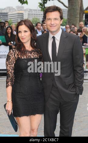 Jason Bateman and Amanda Anka attend the 83rd annual Golden Globe ...