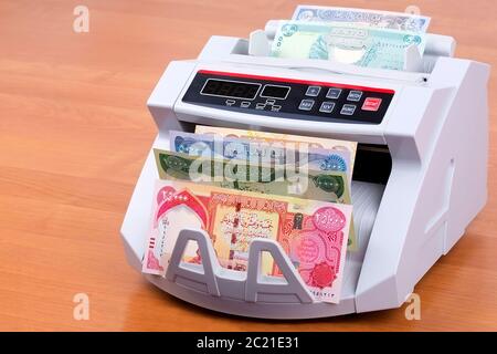 Iraqi Dinar in a counting machine Stock Photo - Alamy