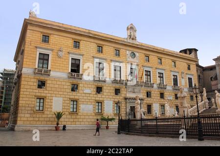 Palermo Town Hall, Piazza Pretoria, Sicily, Italy Stock Photo - Alamy