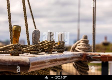 rope ropes knot knot tied up tying tight Stock Photo - Alamy