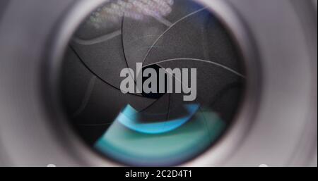 Camera lens adjusting aperture and zoom in and out Stock Photo - Alamy