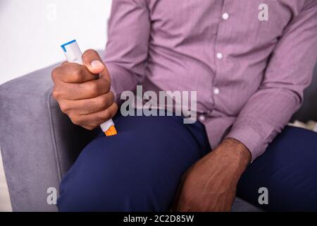 Man Injecting Epinephrine Using Auto-injector Syringe Stock Photo - Alamy