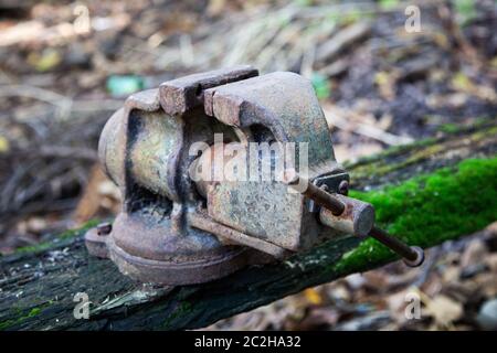 Old handmade rusty vice. Close up Stock Photo - Alamy