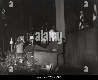 Meeting at the Krolloper Berlin - Goebbels speaks Heinrich Hoffmann ...