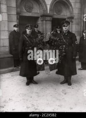 Military Begraeonis Mackensen and General Reinhardt Heinrich Hoffmann ...