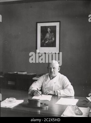 Portraits Heinrich Hoffmann Photographs 1933 Adolf Hitler's official ...