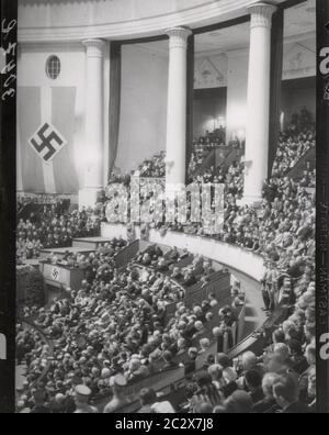 Heinrich Hoffmann Photographs 1933 Adolf Hitler's official photographer ...